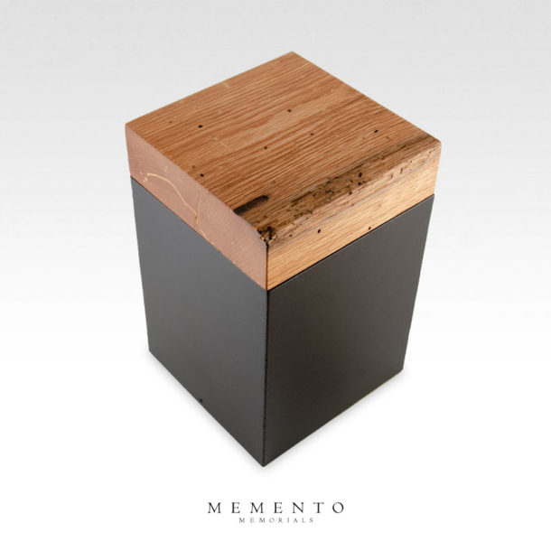 Barn Wood Cremation Urn 005 - Aril
